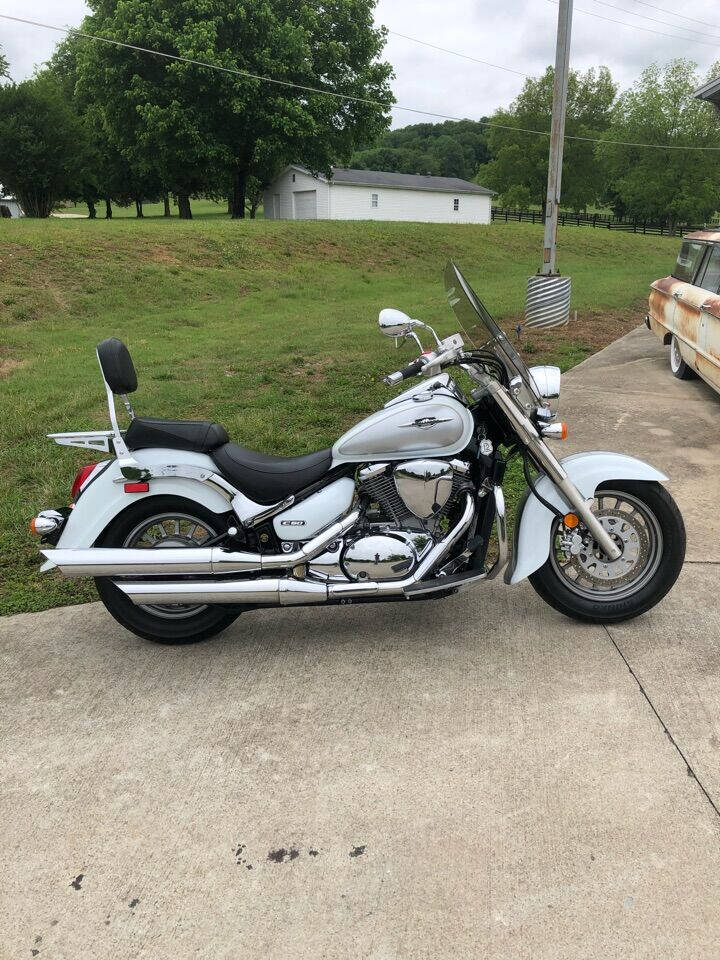 Suzuki Boulevard White