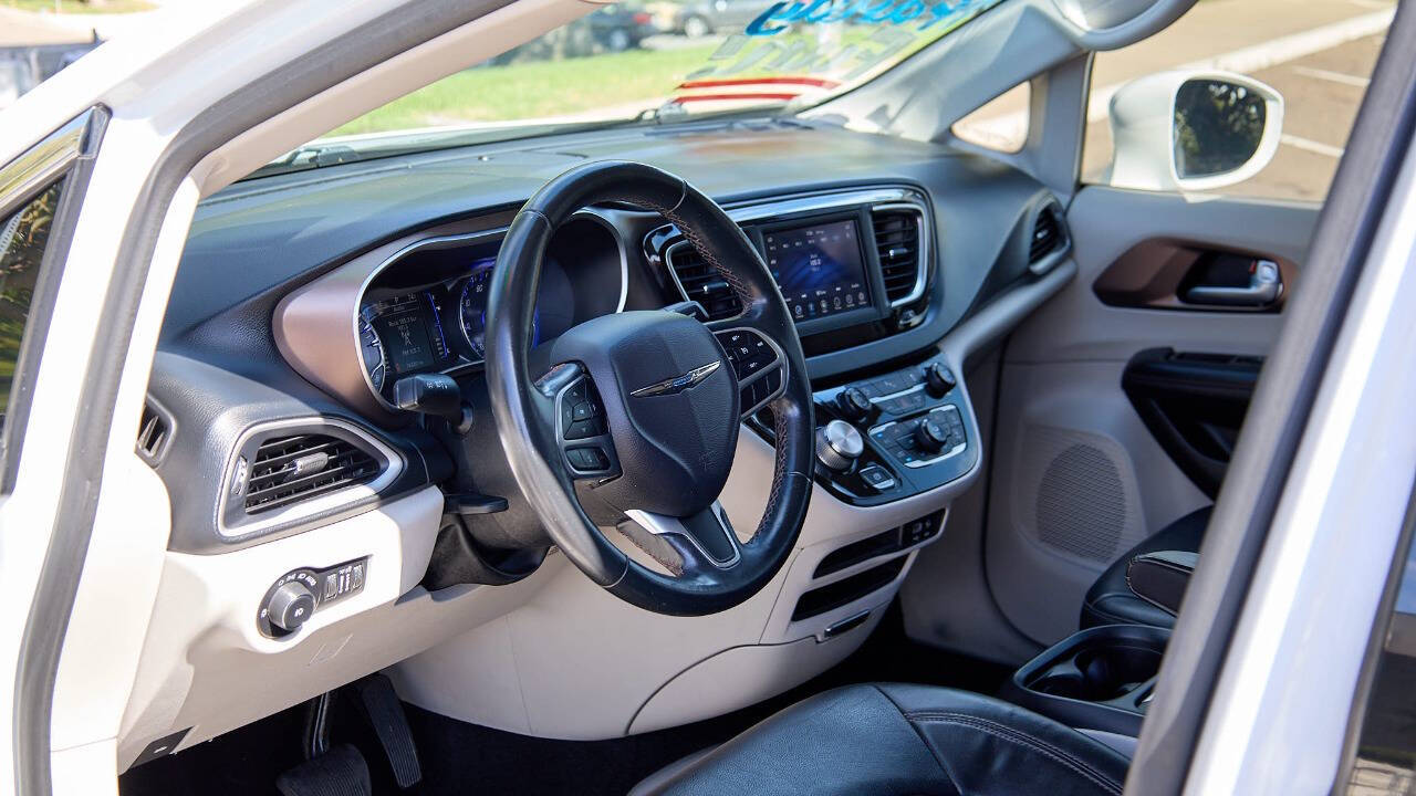 Used 2018 Chrysler Pacifica Touring L 4dr Mini Van 14995 - VIN ...