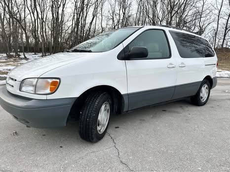 1998 Toyota Sienna Van For Sale