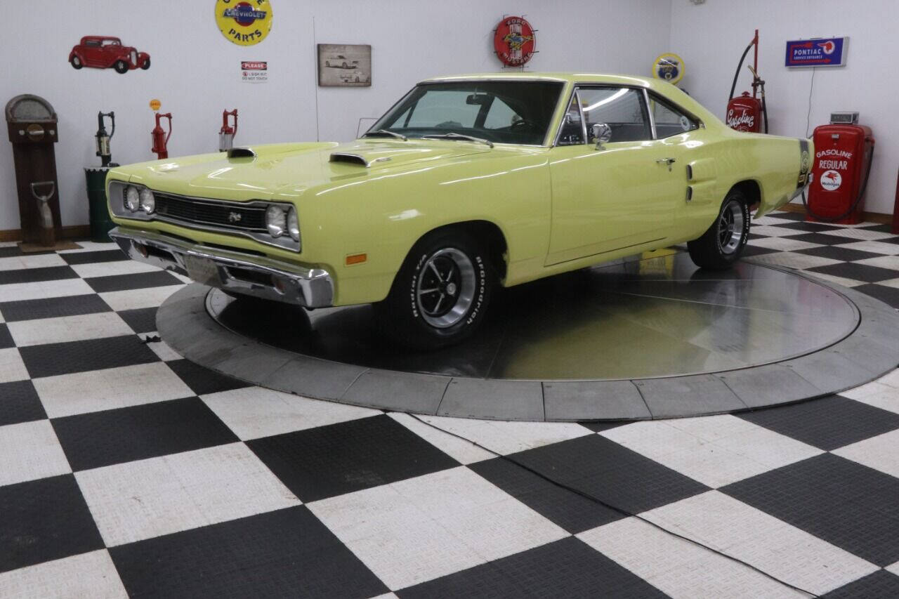Yellow 1970 Super Bee