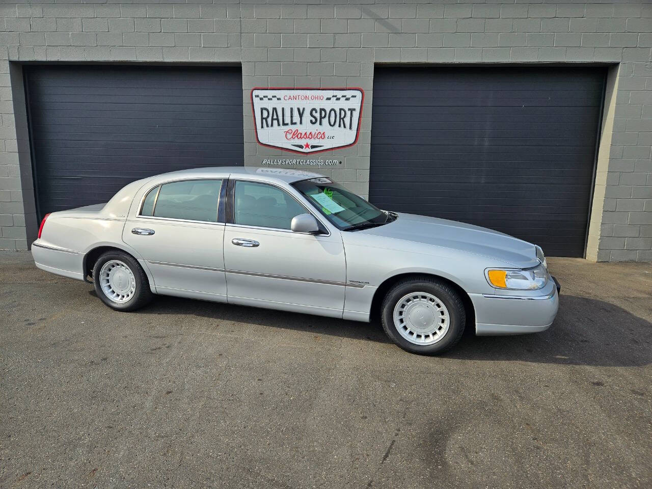 2001 Lincoln Town Car For Sale - Carsforsale.com®