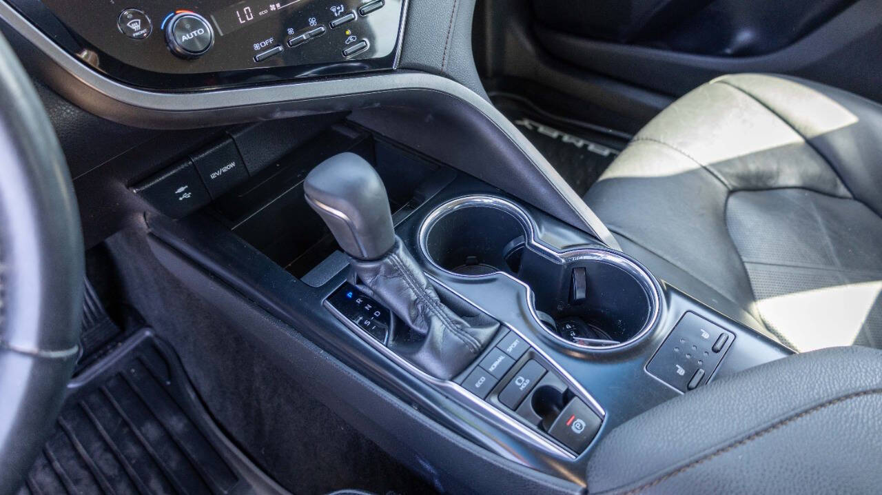 Used 2018 Toyota Camry XLE 4dr Sedan 19495 - VIN: 4T1B11HK4JU147204 ...