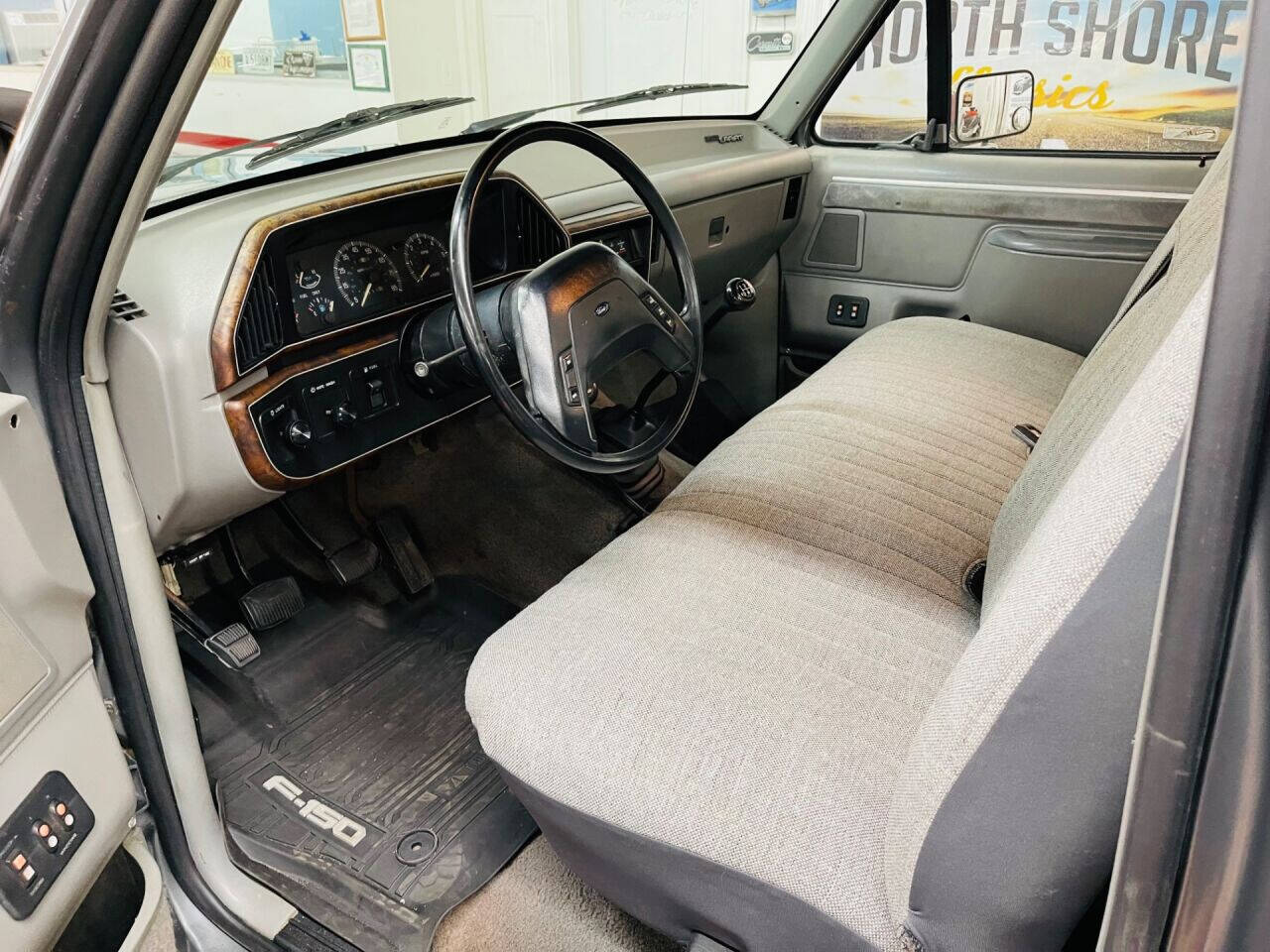 1987 Ford F150 Interior
