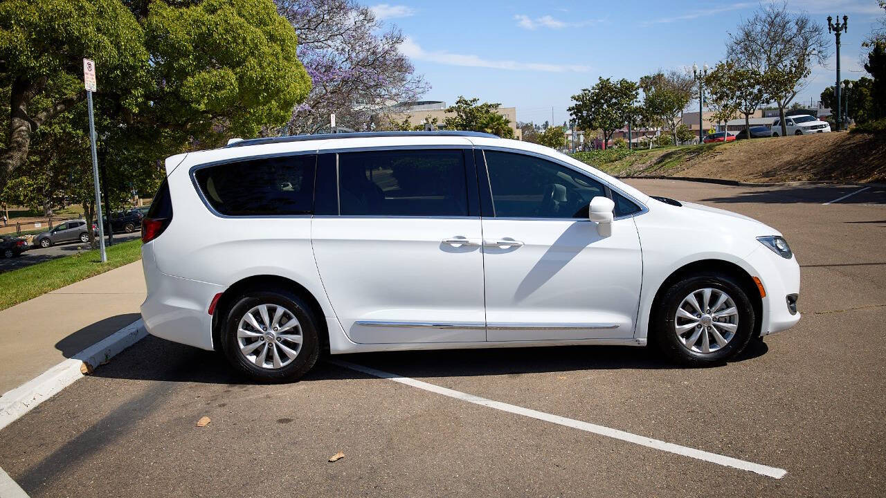 Used 2018 Chrysler Pacifica Touring L 4dr Mini Van 14995 - VIN ...