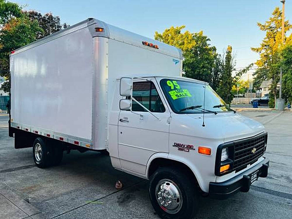 1995 Chevy Box Truck Chevrolet 4500 Box Truck For Sale | Purple Wave