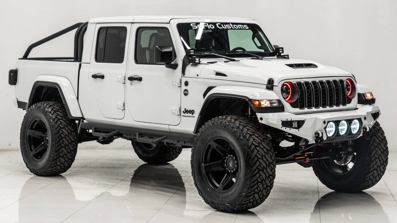 2025 Jeep Gladiator White 3.6L V6 - Soflo Customs